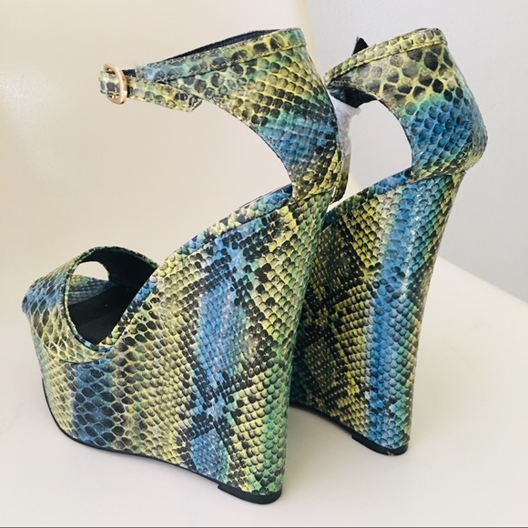 Scene Weaver | Shoes | Snake Print Platform Wedge Sz 7 | Poshmark